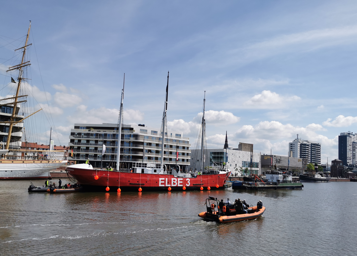 Rupertus-Strako übergibt Museumsschiff "Elbe 3" nach einjähriger Sanierung - Heinrich Rönner Group